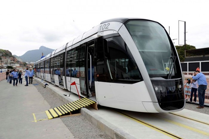 Linha de VLT que passa por pontos turísticos cariocas começa a operar ...