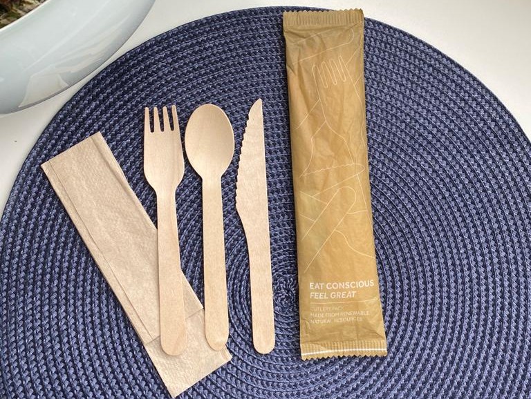 Azul começa a utilizar talheres ecológicos em voos internacionais