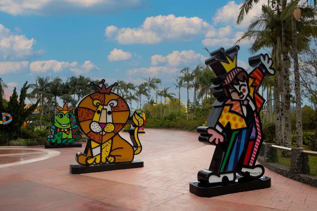 Beto Carrero World recebe Romero Britto em exposição artística
