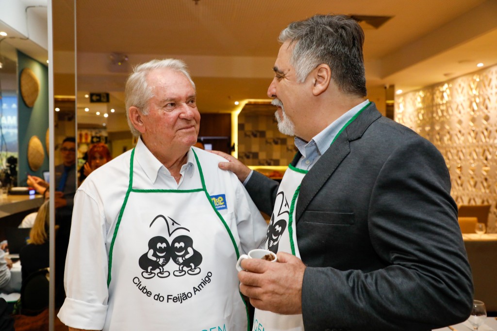 Emocionante: Clube do Feijão Amigo homenageia Nilo Sérgio Felix; veja ...