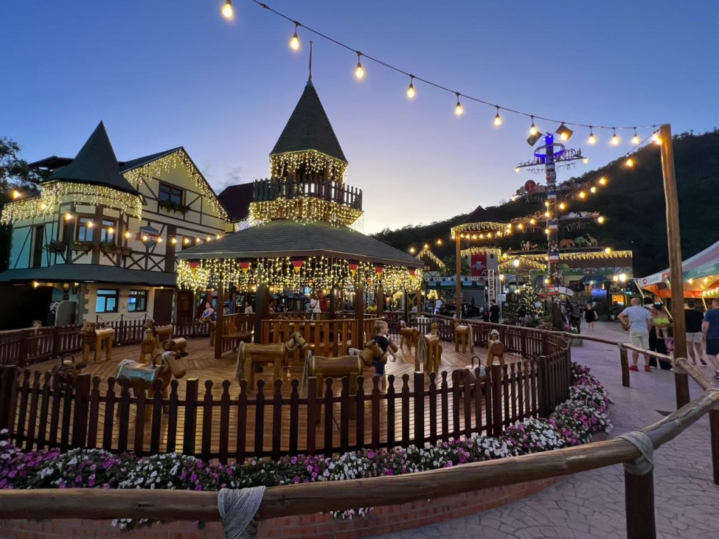 Abertura do Natal no Alles Park, em Pomerode (SC) encanta os visitantes ...