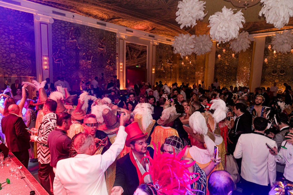 Baile do Copacabana Palace celebra 100 anos de história com presença de ...