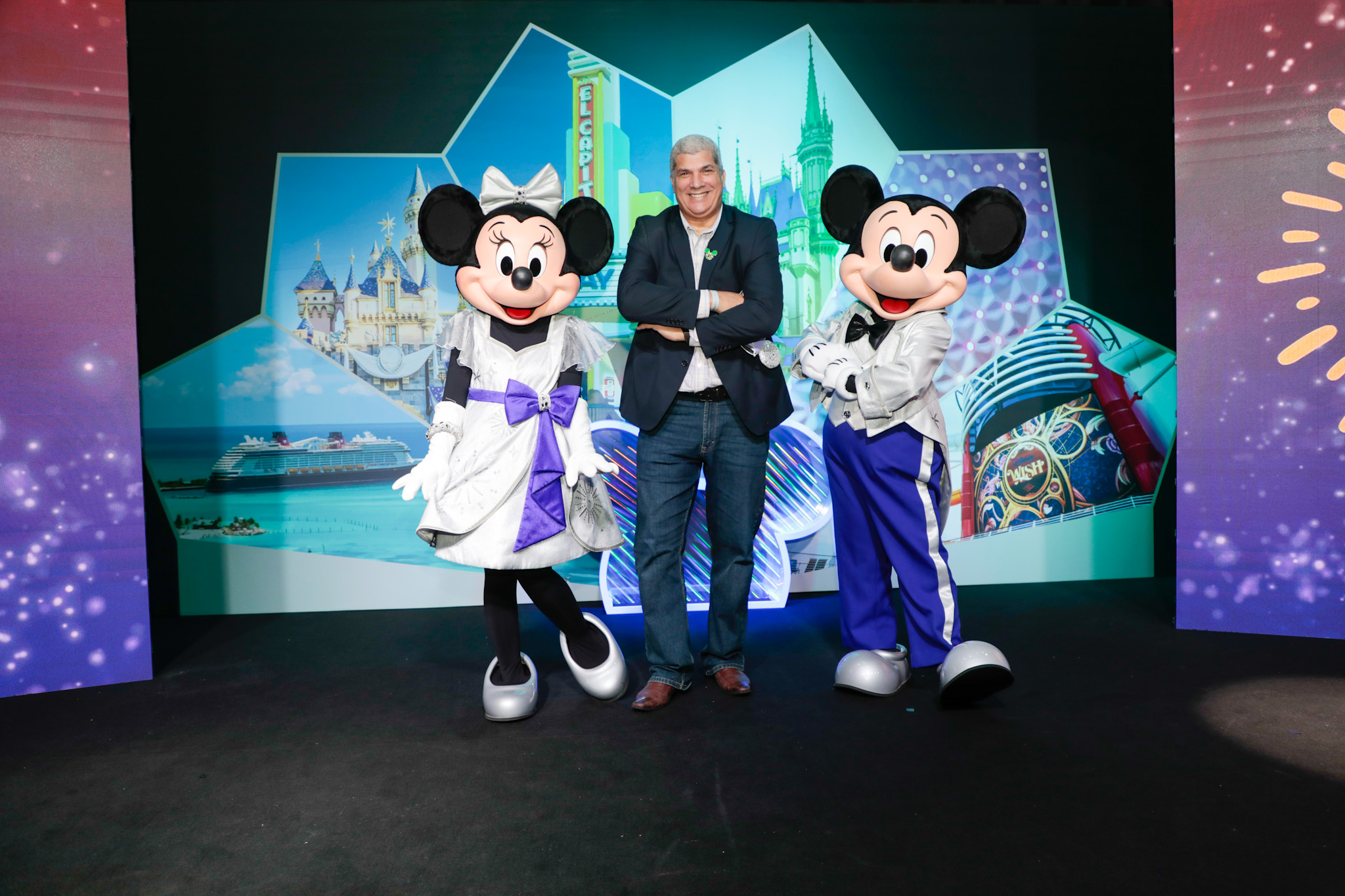 Veja 50 fotos do treinamento especial da Disney que reuniu 400 agentes ...