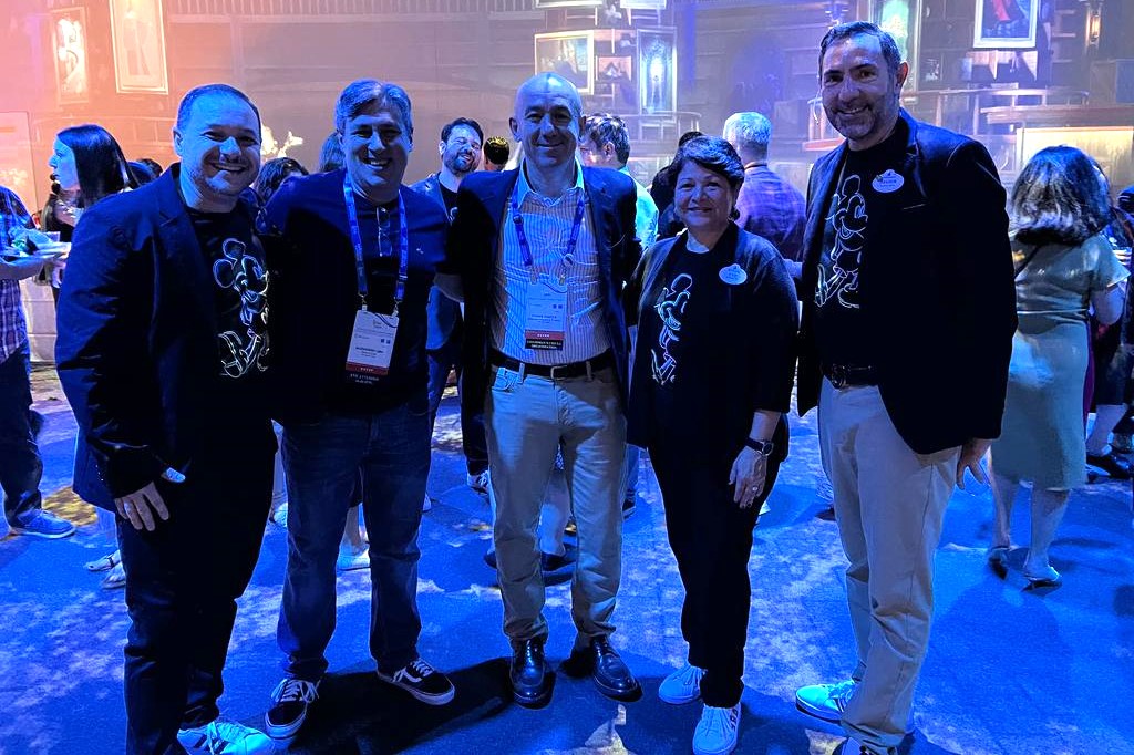 Disney celebra 100 anos em evento imersivo para grandes parceiros no ...