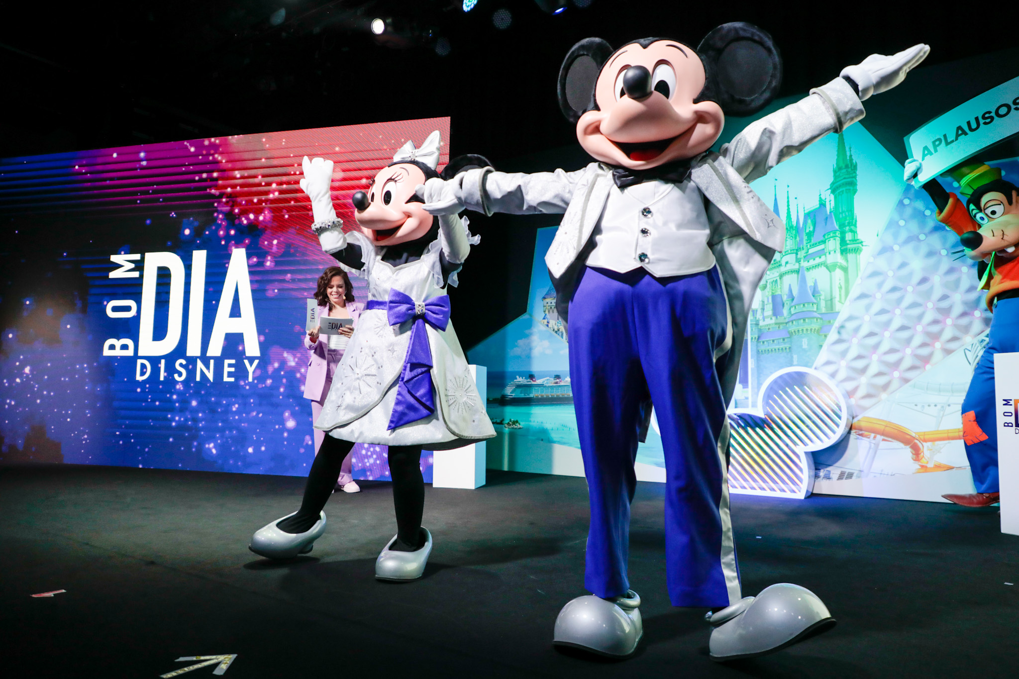 Veja 50 fotos do treinamento especial da Disney que reuniu 400 agentes ...