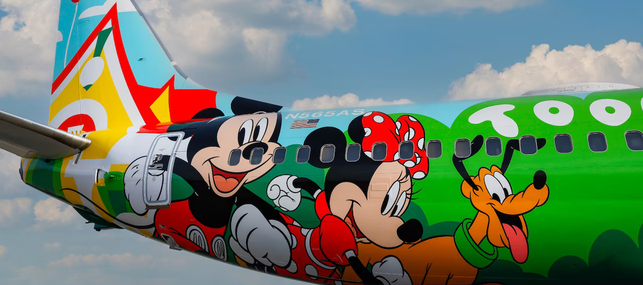Alaska Airlines lança aeronave temática com personagens da Disney
