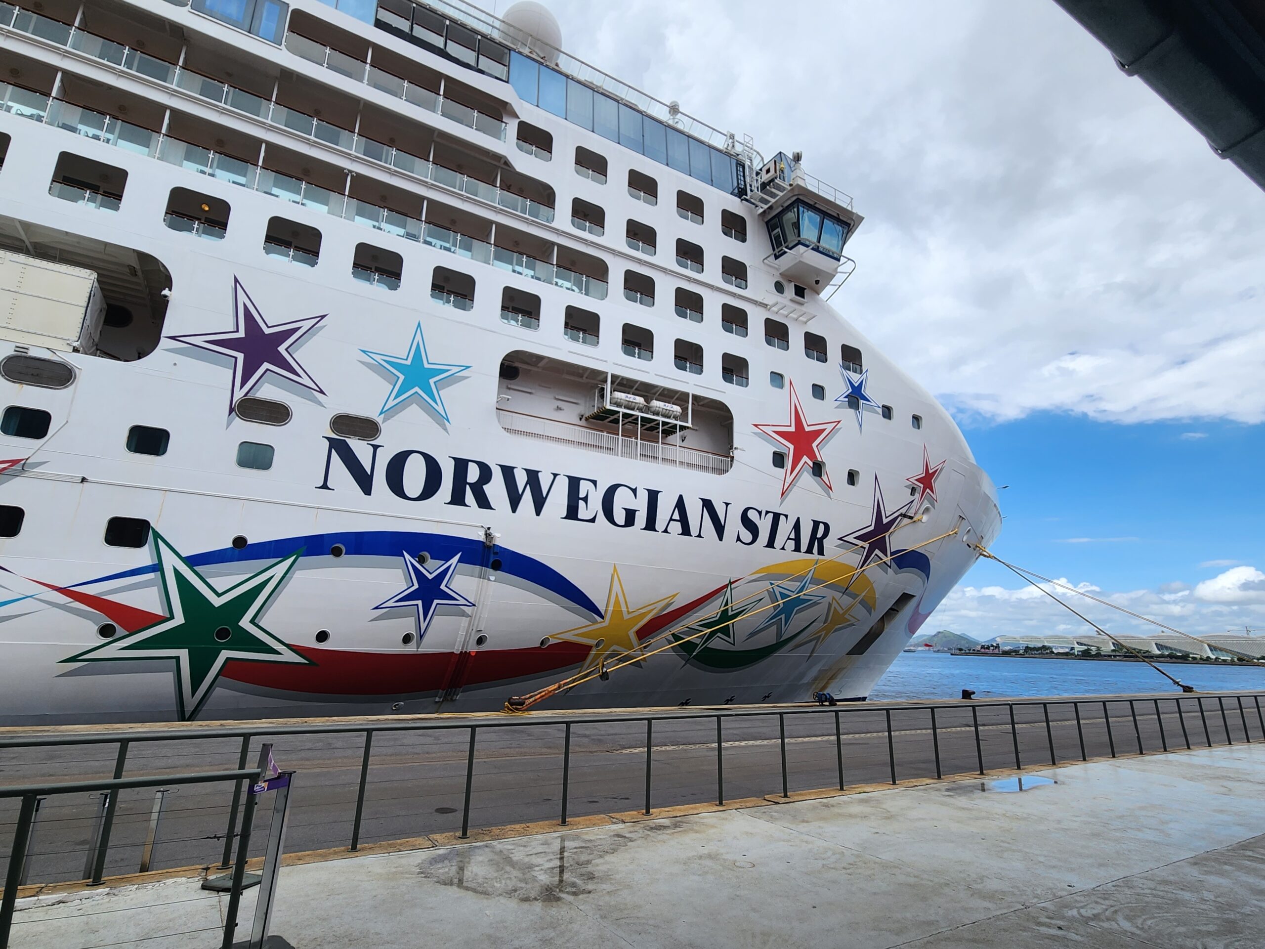 Norwegian Star desembarca mais de 2,3 mil turistas no Píer Mauá (RJ) e ...