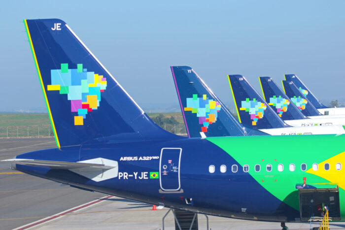 Com novas rotas, Azul terá quase 2 mil voos extras durante as férias de ...