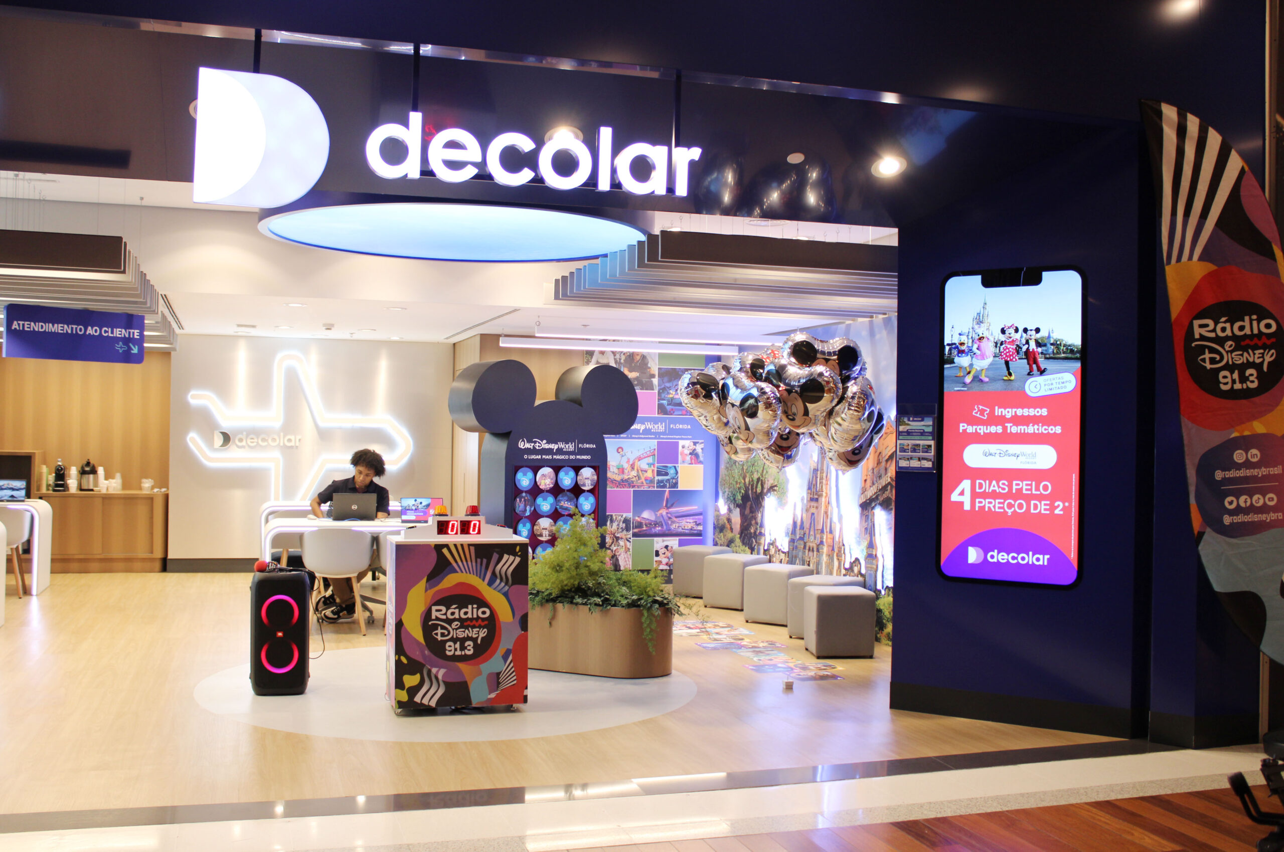 Veja detalhes da campanha e as fotos da nova loja flagship de Disney e ...