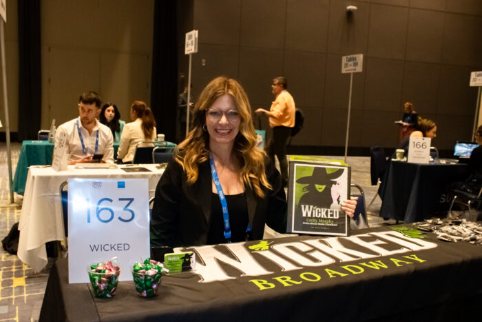 Wicked na Broadway oferece tradução em português e mira turistas ...