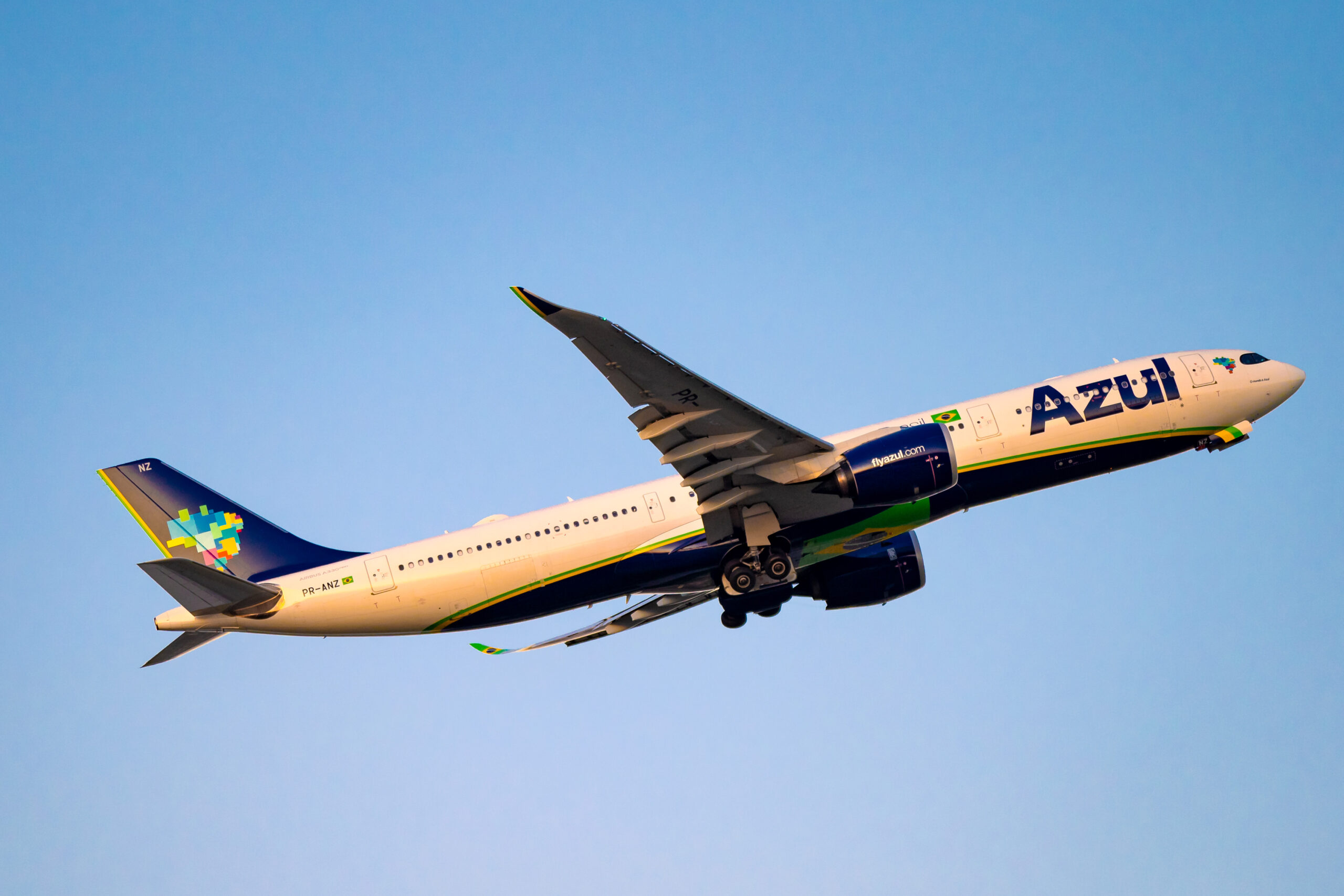 Azul lança nova rota sazonal conectando Recife a Florianópolis na alta ...